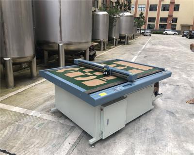 Cina Macchina per il taglio di abbigliamento a telaio azzurro in cassa d'argento 1500*1000mm in vendita