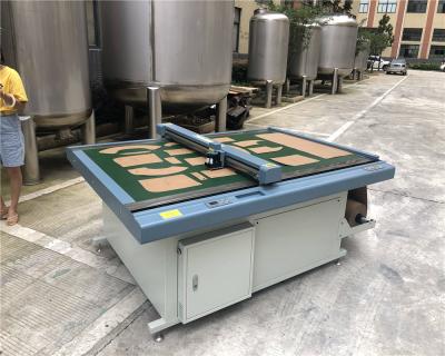 Cina Macchina per il taglio di abbigliamento a telaio azzurro in cassa d'argento 1500*1000mm in vendita