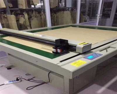 Cina Alta velocità Flatbed Cutter Plotter Machine per il taglio di portata 1500 * 900mm 412 KG da KAEMI in vendita