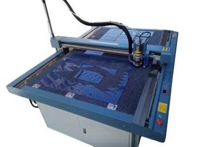 Cina 1500x900mm Banchi di alluminio CNC di taglio per l'abbigliamento di plastica in vendita