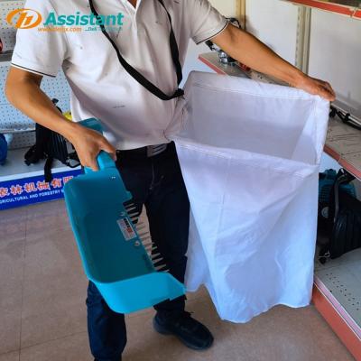 Cina Larghezza di taglio 30 cm DELI Mini Tea Plucking Machine DL-4CD-35 per trattori da 0,27-0,54 HP in vendita