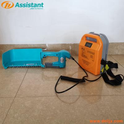 China Combine Harvester Tea Plucking Machine with Dl-4Cd-35 Deli 24v Lithium Battery Charge for sale
