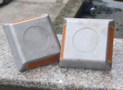 China High quality highway reflective glass plastic aluminium road studs supplier for sale