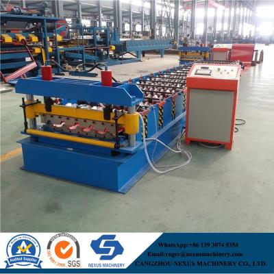 China 686 mm Width Trapezoidal Roof Sheet Roll Forming Machine with Hydraulic Cutting for sale