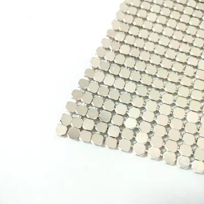 Cina Flessibile di alluminio metallico Sequin Mesh tessuto metallico catena di carta carta tela tenda in vendita
