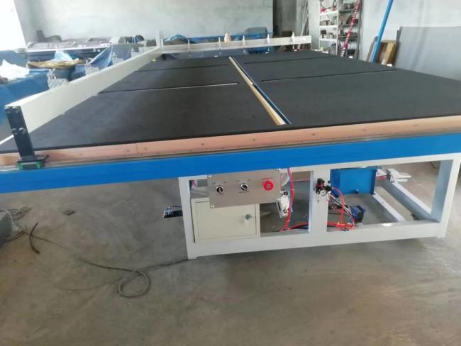 Easy to Operate Vertical Glass Cutting Machine with Air Floating Cutting Table