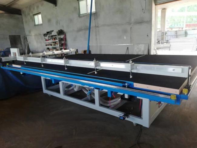 Easy to Operate Vertical Glass Cutting Machine with Air Floating Cutting Table
