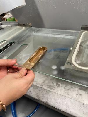Cina Macchina di taglio automatico di vetro di grande area per porte e finestre spessore di vetro 3-12 mm in vendita