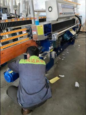 Cina Macchina di taglio in vetro più popolare con 9 motori e richiesta personalizzata in vendita