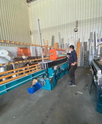Cina Macchina di taglio in vetro più popolare con 9 motori e richiesta personalizzata in vendita