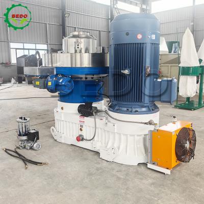 China 5000 kg gewicht PLC-gestuurde houtpelletfabriek met 0,15kw tandwielpomp for sale