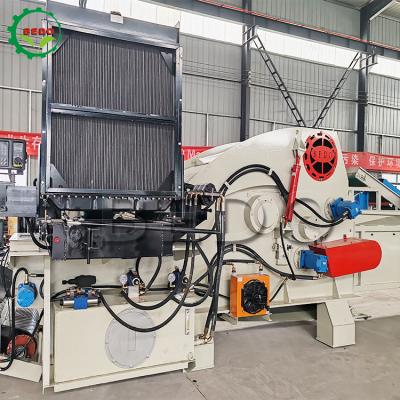 China 2pcs Blade Wood Chipper Machine with Hydraulic Motor Power and Smooth Feed Conveyor for sale