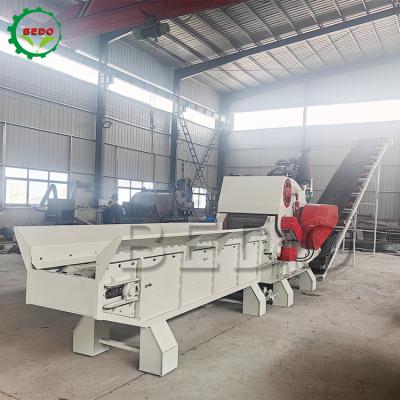 China 2pcs Blade Wood Chipper Machine with Hydraulic Motor Power and Smooth Feed Conveyor for sale