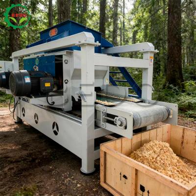 China 125mm Roller Diameter Wood Shavings Machine with Carbon Steel Main Body and 7.5kw Dual Main Shaft Power for sale