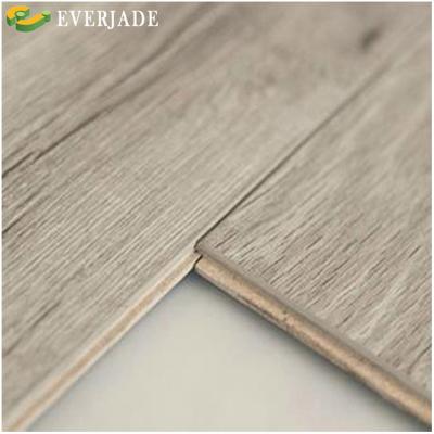 Cina Pavimenti progettati con pavimenti in piastrelle laminate impermeabili e vantaggi antiscivolo in vendita