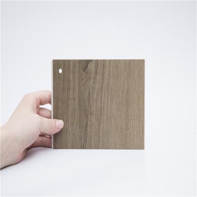 Cina 5 Pavimenti in legno ecologici in grigio argento per salotti moderni in vendita