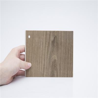 Cina 5 Pavimenti in legno ecologici in grigio argento per salotti moderni in vendita