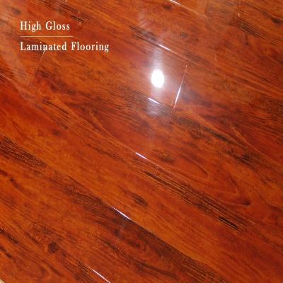 Cina Click pavimento laminato 15mm alto pavimento in legno laminato lucido con pad attaccato in vendita