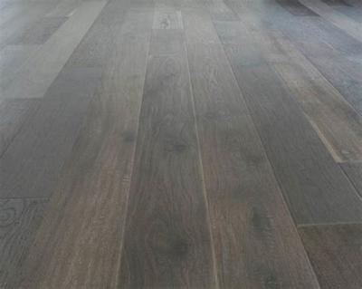 Cina Pavimenti in legno di quercia rosso americano per balcone e soggiorno Opzione multicolore in vendita