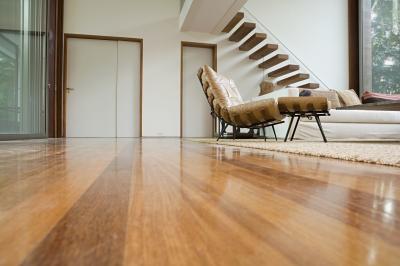 Cina Pavimenti in legno di quercia rosso americano per balcone e soggiorno Opzione multicolore in vendita
