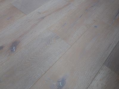 China Experimente a paz e a tranquilidade com o piso laminado AC12 Função de insonorização incluída à venda