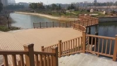 Cina Trasforma il tuo giardino con una recinzione composita di legno di giada e plastica in vendita