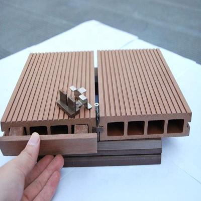 Cina 3D Model Design WPC Decking Clip Accessoio con PU Foam Soundproof Carpet Underlay in vendita