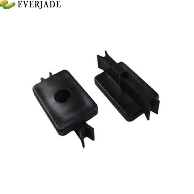 Cina Materiale grezzo PP Plastico Wpc Fasciatore per pavimenti con clip in acciaio inossidabile in vendita