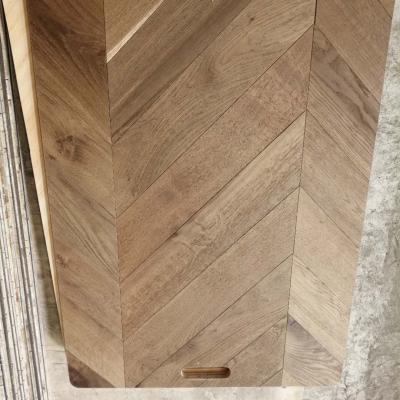China Pavimentos de madeira de engenharia de parquet branco escovado de carvalho pavimentos de madeira maciça de carvalho à venda