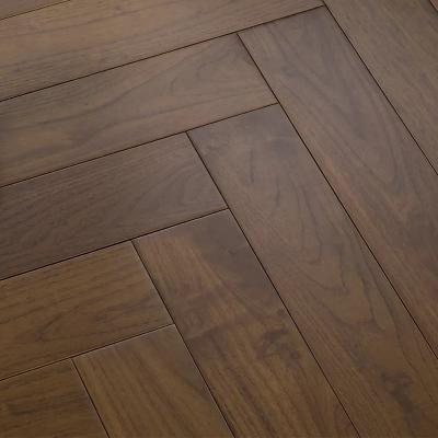 China Multi-layer Fishbone Engineered Oak Flooring with T G or Click System and Real Wood for sale