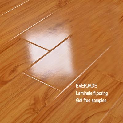 Cina Light Cherry Mahogany Click Plus pavimenti laminati con bevel per il design di copertura moderna in vendita