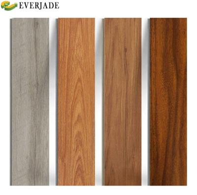 Cina Densità di capacità durevole Pavimenti laminati a grano di legno da 12 mm con modello di aringhe in vendita