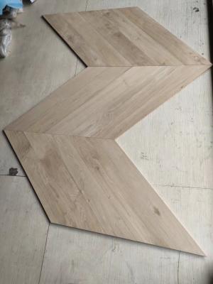 Cina Stile di design moderno Legno duro di ossa di pesce Legno di pavimento Piastra con legno di quercia ingegnerizzato in vendita
