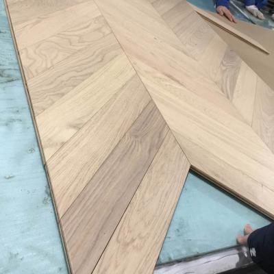 Cina Stile di design moderno Legno duro di ossa di pesce Legno di pavimento Piastra con legno di quercia ingegnerizzato in vendita