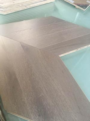 Cina Stile di design moderno Legno duro di ossa di pesce Legno di pavimento Piastra con legno di quercia ingegnerizzato in vendita