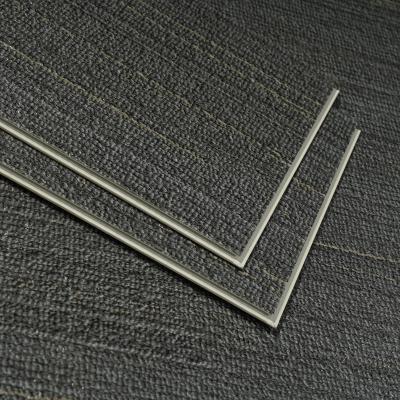 China Vinylplankvloervloeren met een makkelijke installatie en een waterdichte UV-coating Te koop
