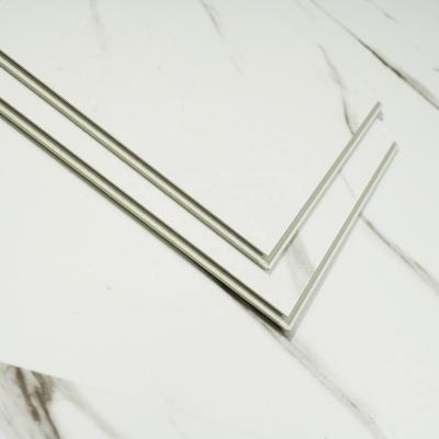 China Vinylplankvloervloeren met een makkelijke installatie en een waterdichte UV-coating Te koop