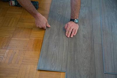 Cina Certificato CE 4mm 5mm 6mm 7mm Click Lock Spc Vinyl Flooring Tile Plastic Luxury Vinyl Board in vendita