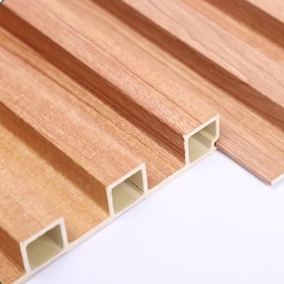 Cina Interno pannello di parete in Wpc con rivestimento esterno a colori personalizzati in vendita