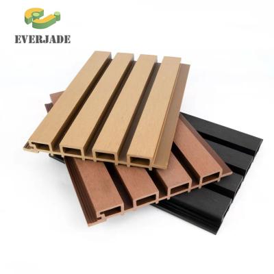 Cina Moderno design a prova di fuoco WPC pannello di parete di rivestimento per la casa di legno impermeabile e durevole in vendita