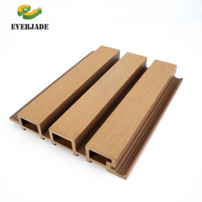 Cina Moderno design a prova di fuoco WPC pannello di parete di rivestimento per la casa di legno impermeabile e durevole in vendita