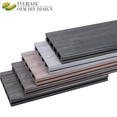 Cina Decking composito in legno plastico esterno impermeabile con levigatura e rilievo 3D liscio in vendita