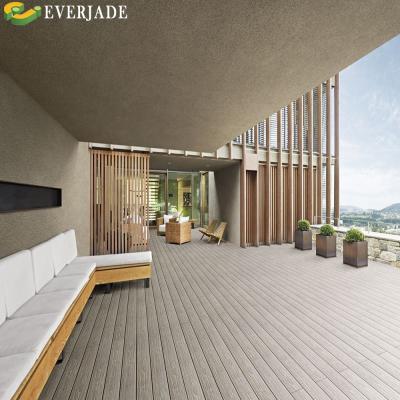 Cina Decking composito in legno plastico esterno impermeabile con levigatura e rilievo 3D liscio in vendita