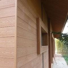 Cina Materiale per la decorazione delle pareti esterne pannello WPC con texture di grano di legno e superficie di levigatura in vendita