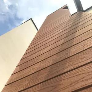 Cina Materiale per la decorazione delle pareti esterne pannello WPC con texture di grano di legno e superficie di levigatura in vendita