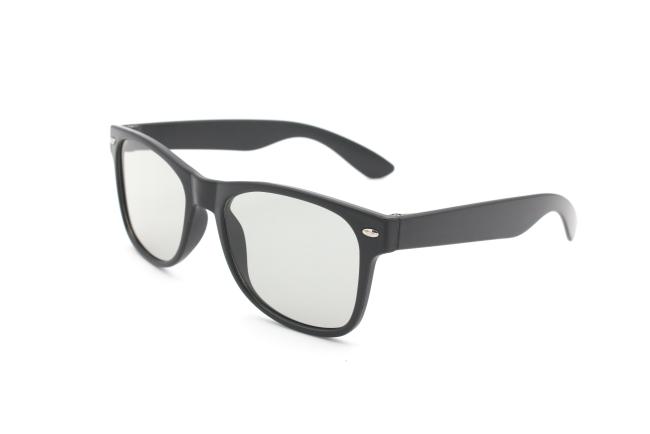 Reusable Polarized 3D Glasses