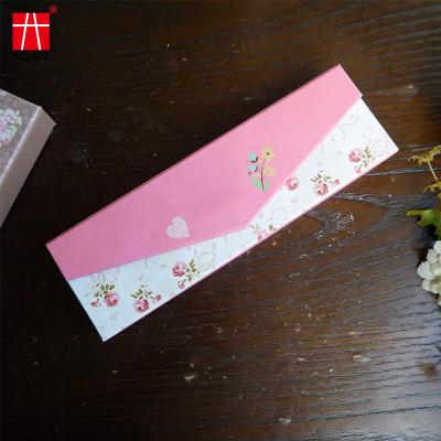 China Caixas de presente de papel rígidas do cartão da parte superior feita sob encomenda pequena do tamanho com fechamento magnético à venda