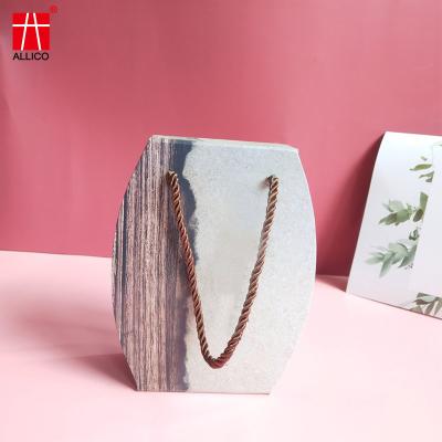 China Kundenspezifische Verpackenpappschachteln Logo Printed Rigid Gift Boxs mit Griff zu verkaufen