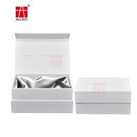 China Large White Collapsible Box With Magnetic Closure Rectangle Present Box for sale