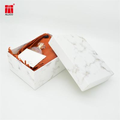中国 作られた贅沢で堅いボール紙のペーパー ギフトの衣類の引出し包装箱をカスタム設計しなさい 販売のため